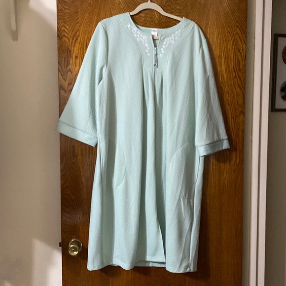 Lissome | Intimates & Sleepwear | Lissome Robe Size Xl | Poshmark